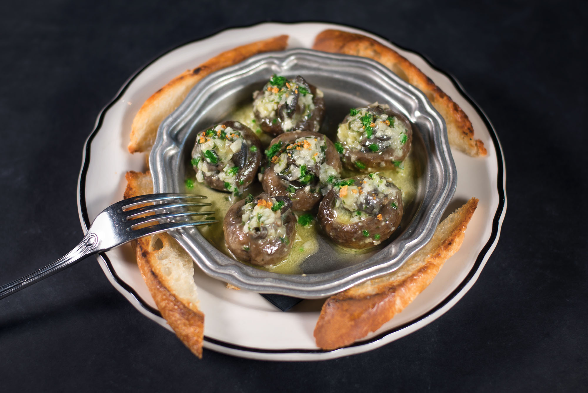 Bills Bloomfield Hills – A Contemporary Take on the Old Fashioned Social Club